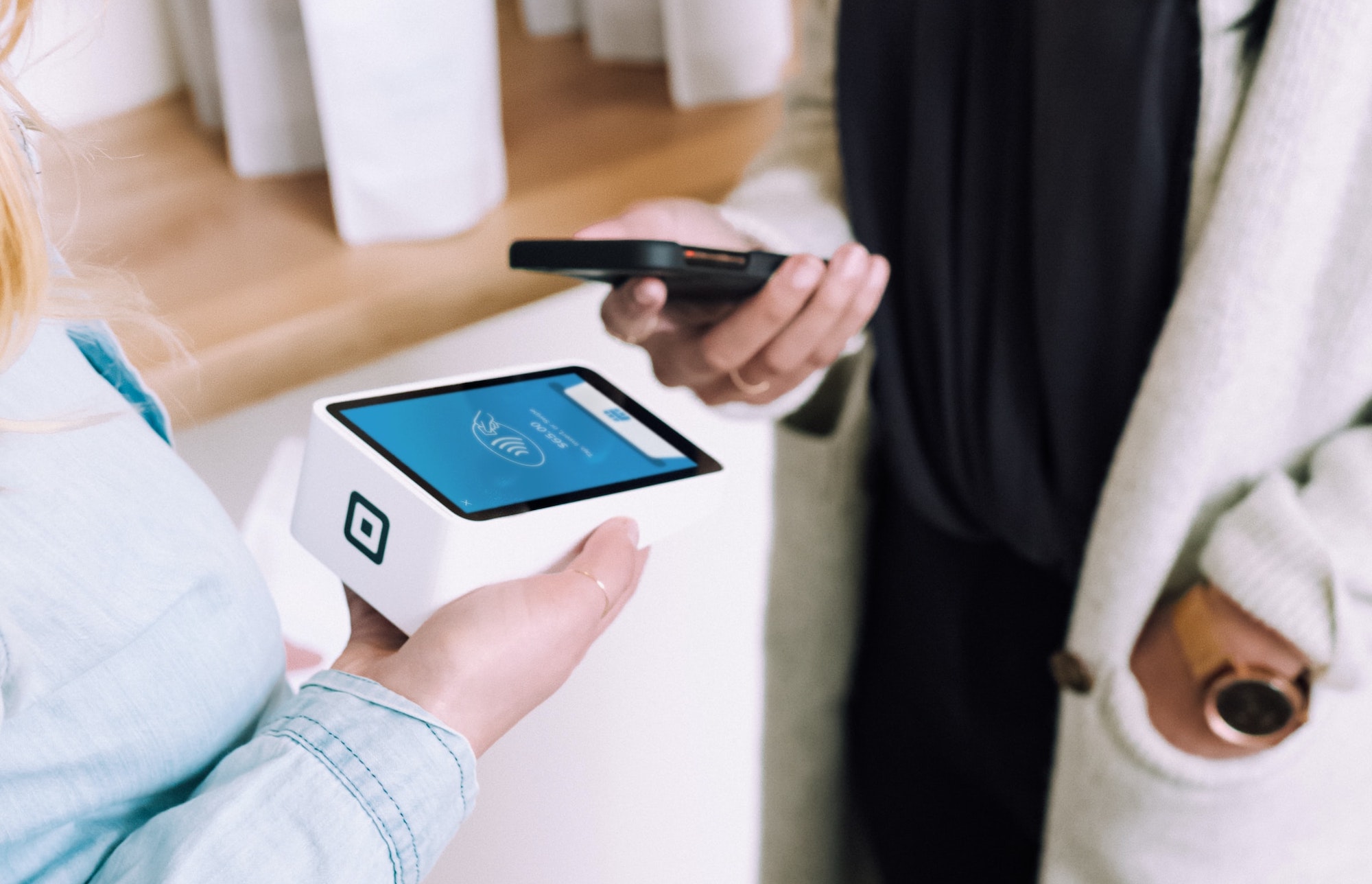 The Ultimate Guide to Contactless Payment - TravelBank